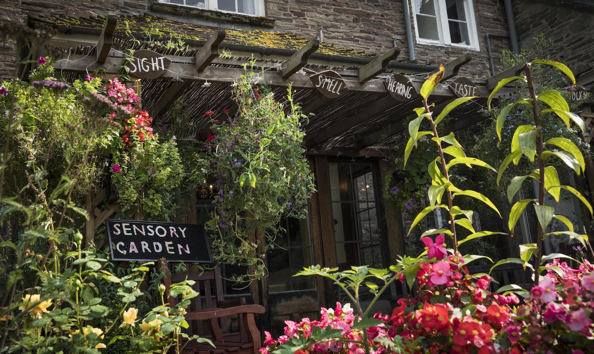 Welcome to Herefordshire Care Homes | Dulas Court | Ewyas Harold